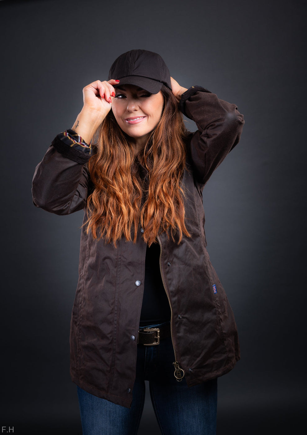 Wax Jakki Victoria Brown. Walker and Hawkes Jacket Color – Central Iceland