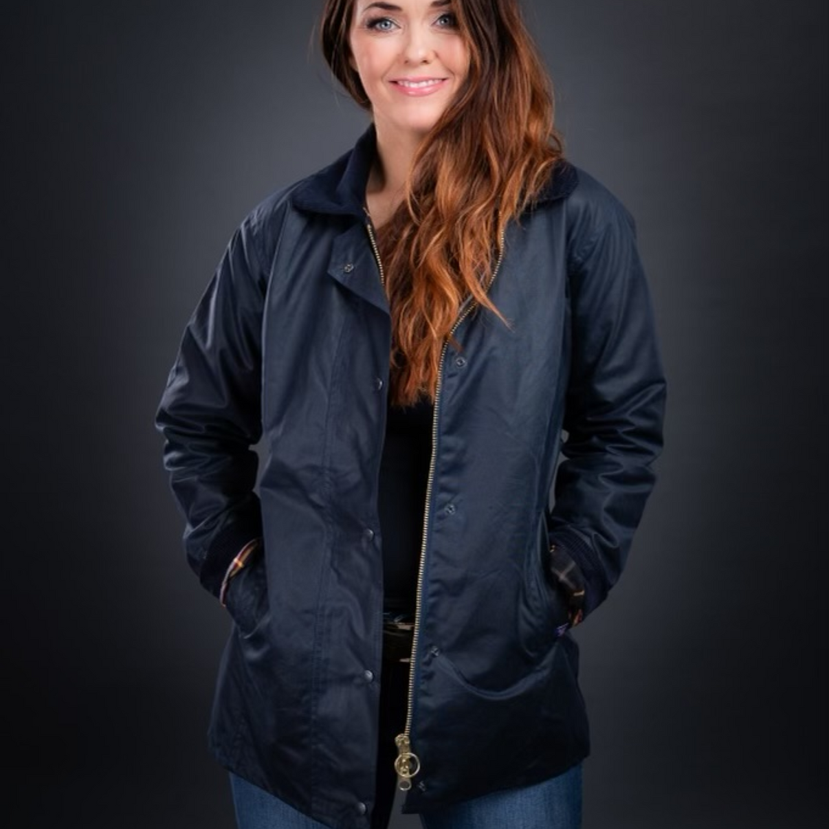 Wax Jakki Victoria Navy. Walker and Hawkes Jacket Color – Central Iceland
